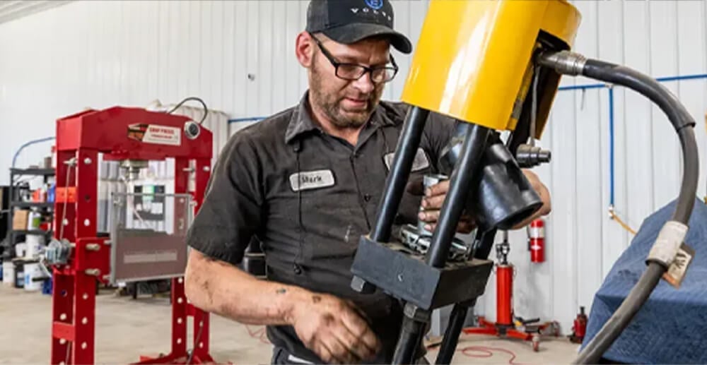 Hydraulic Hose, Cylinder, & Valve Repair | Equipt Truck | NE